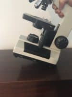 How to Carry a Microscope Properly – Microscope Clarity