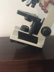 How to Carry a Microscope Properly – Microscope Clarity